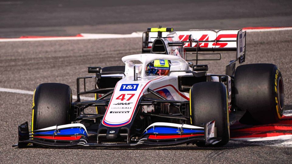 How Do Formula 1 Cars Generate Downforce? | F1 Technology