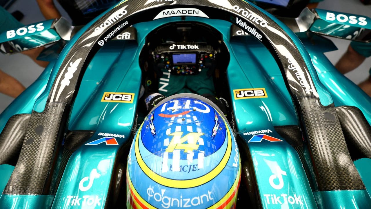 How Does The Formula 1 Steering Wheel Control The Car? | F1 News